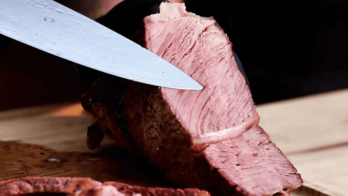 This Is How To Get A Perfect Pink Tomahawk Steak