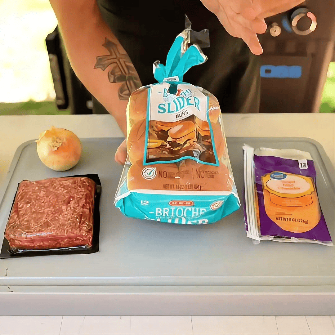 These Easy Cheeseburger Sliders Are The Perfect Game Day Appetizer
