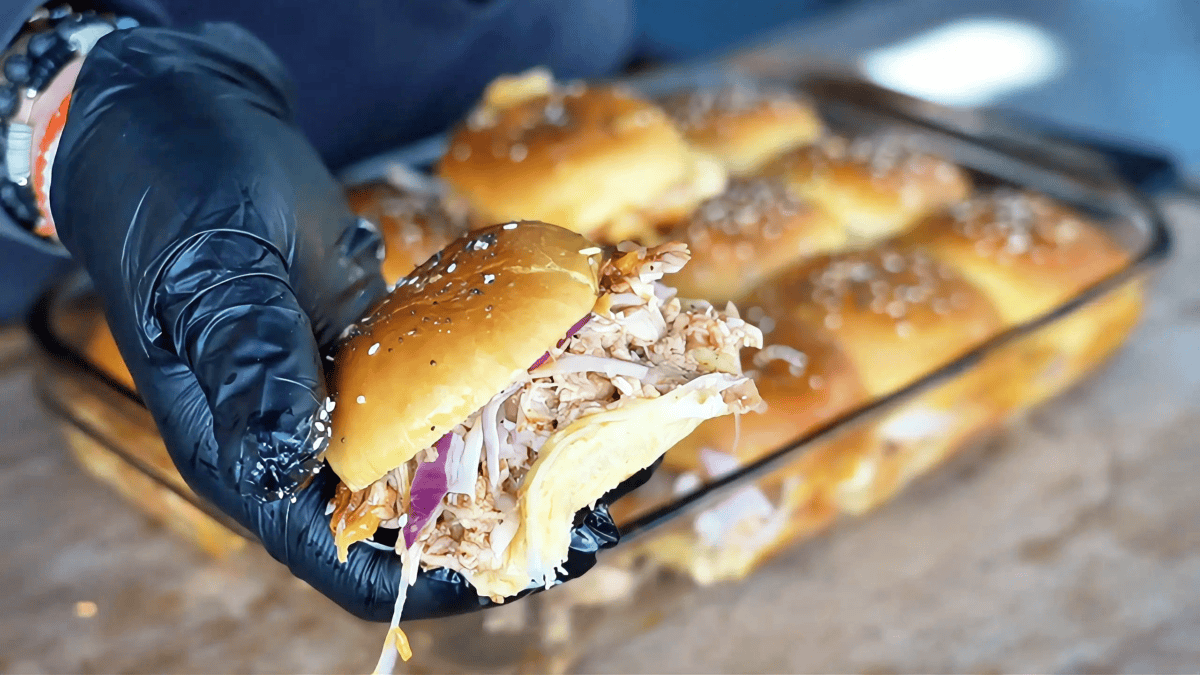20 Steps To Delicious Pulled Chicken Sliders With BBQ Sauce, Cheese and ...